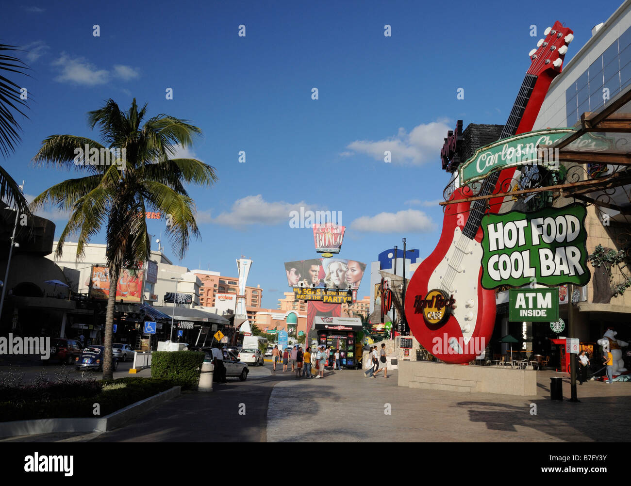Restaurants and bars, Boulevard Kukulcan, Cancun Stock Photo - Alamy