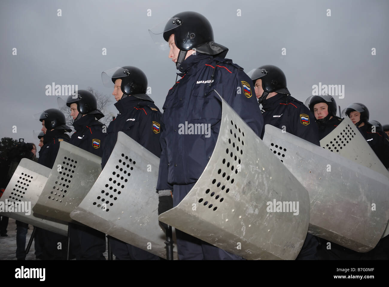 Russian militia during tactical exercise Stock Photo - Alamy