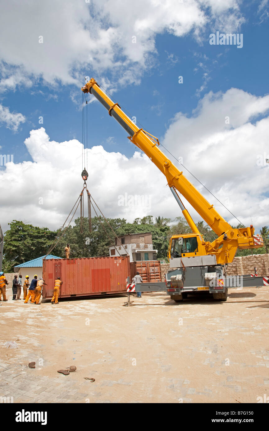 Crane lifting shipping container hi-res stock photography and images ...