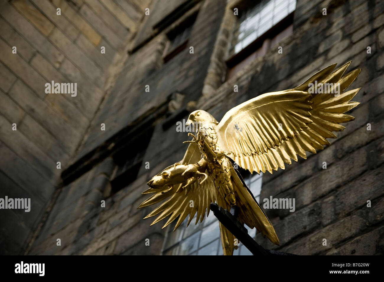Gold eagle hi-res stock photography and images - Alamy