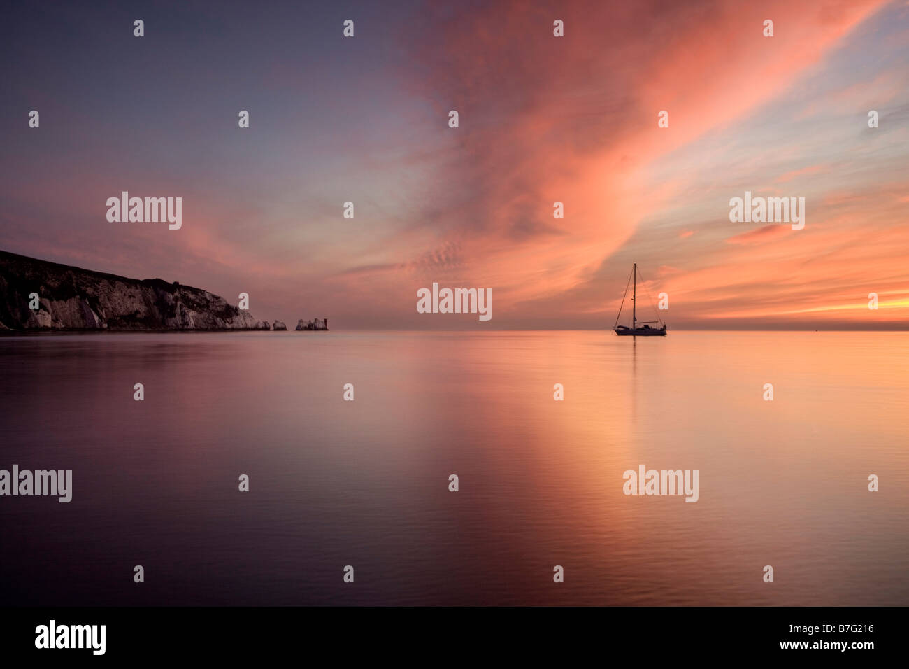 Isle of wight needles boat hi-res stock photography and images - Alamy