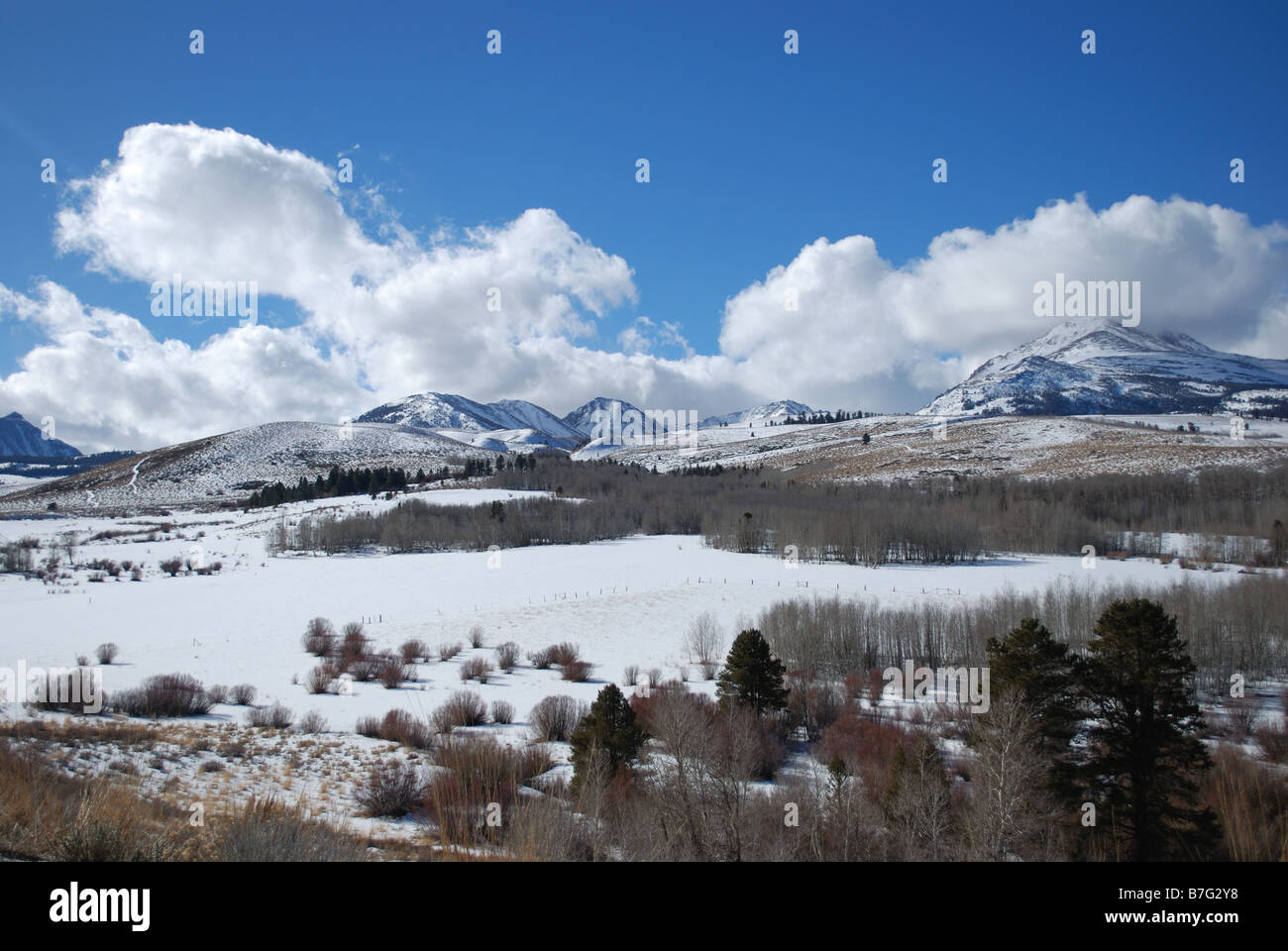 Snow on sierra nevada mountain hi-res stock photography and images - Alamy