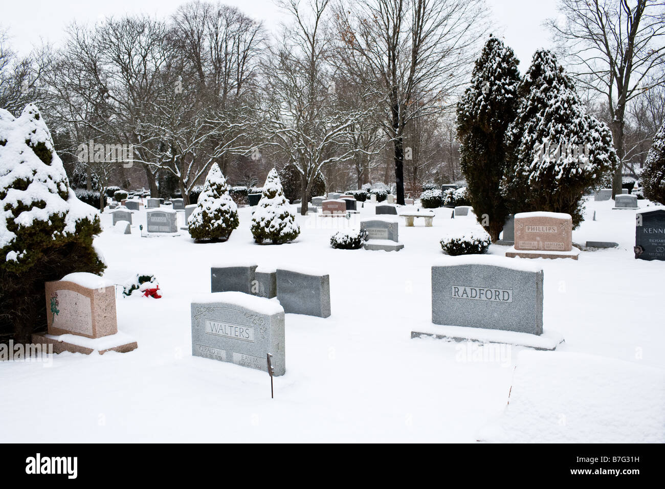 Graveyard grave yard cemetery hi-res stock photography and images - Alamy