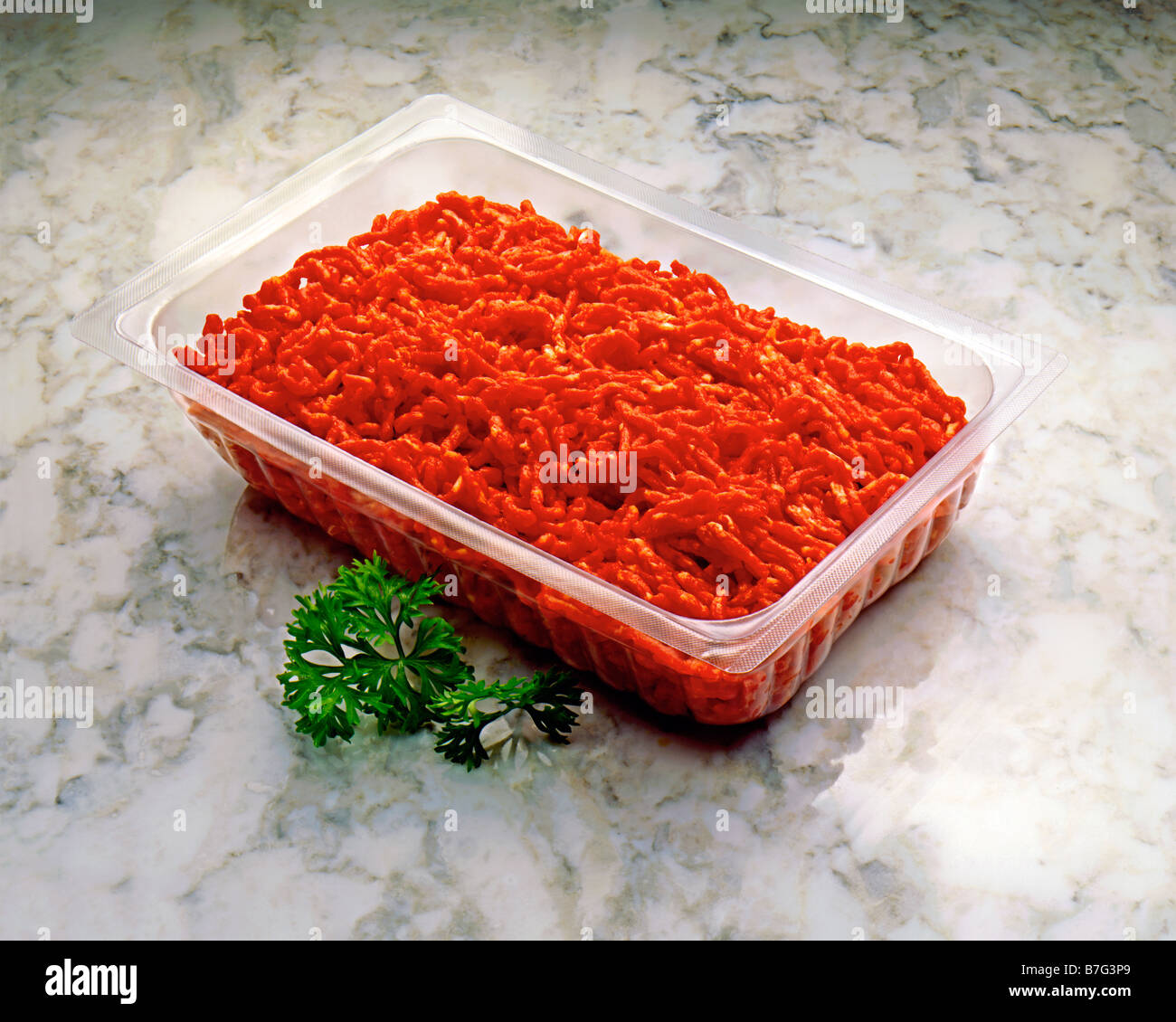 Supermarket minced beef hi-res stock photography and images - Alamy