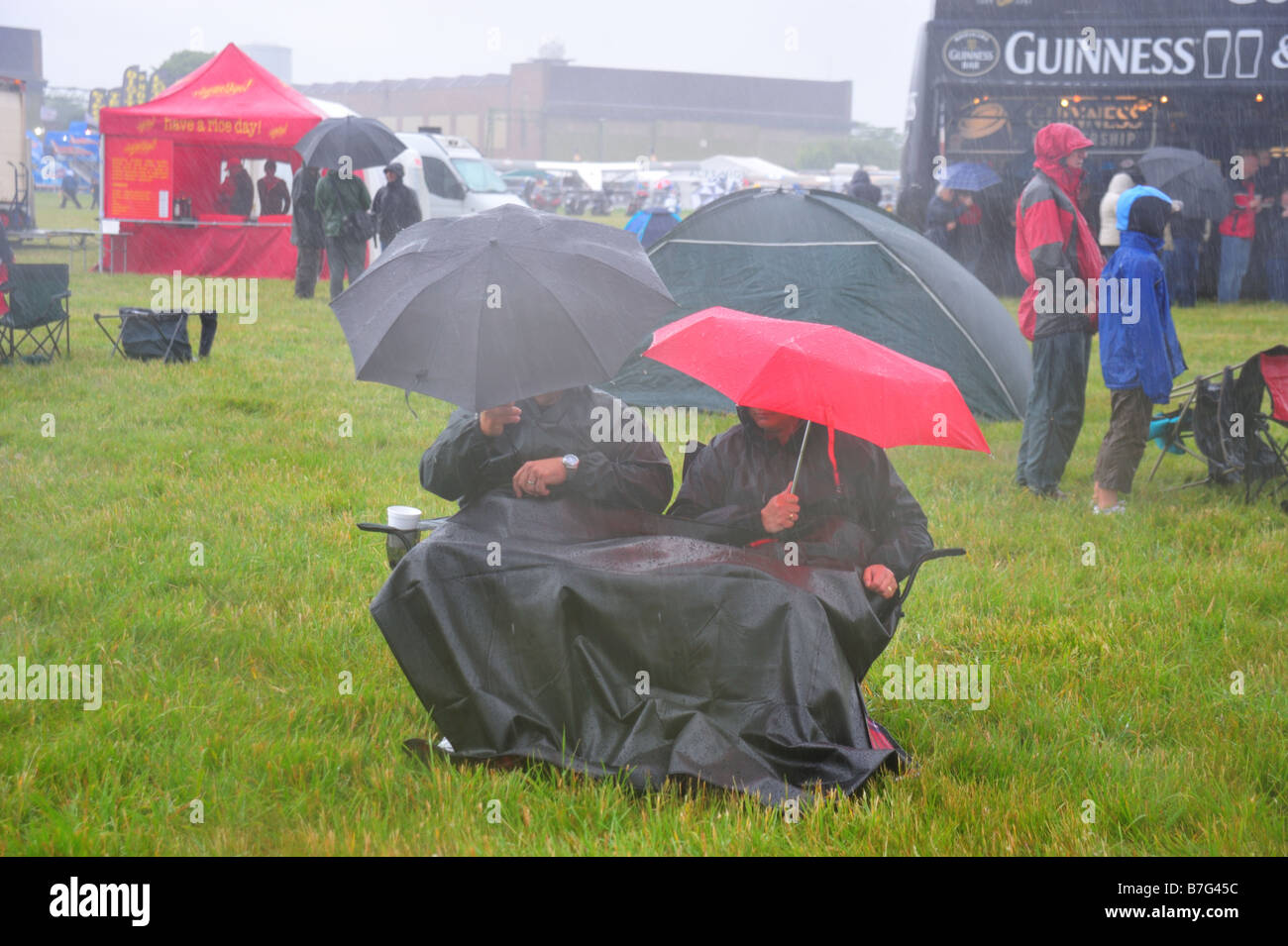 Sitting under shelter hi-res stock photography and images - Alamy