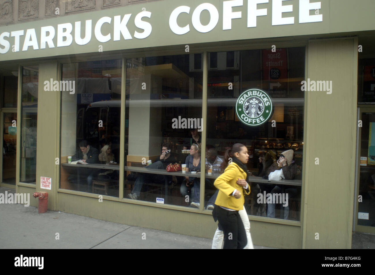 Starbucks counter hi-res stock photography and images - Alamy