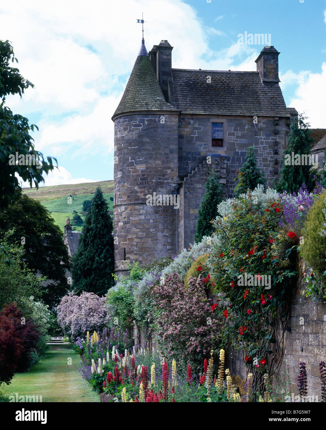 Falkland palace and garden hi-res stock photography and images - Alamy