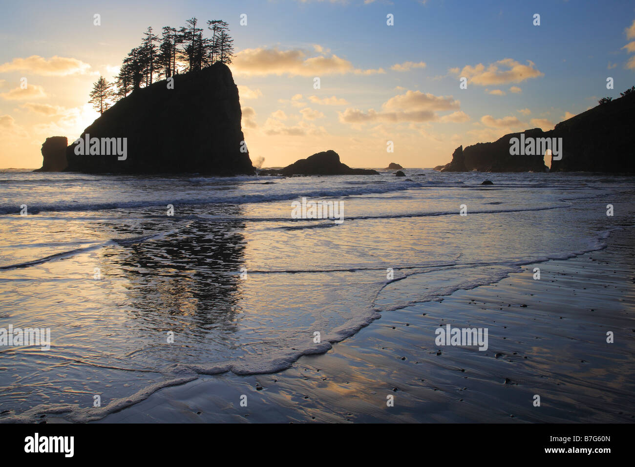 Sunset at Second Beach in Washington state's Olympic National Park ...