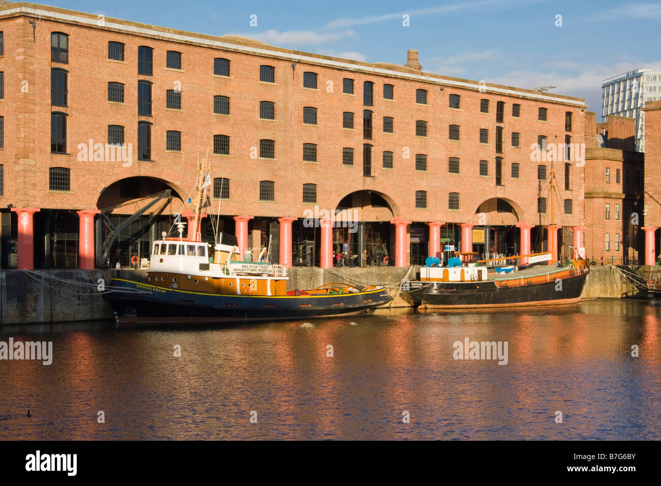 Old dock liverpool hi-res stock photography and images - Alamy