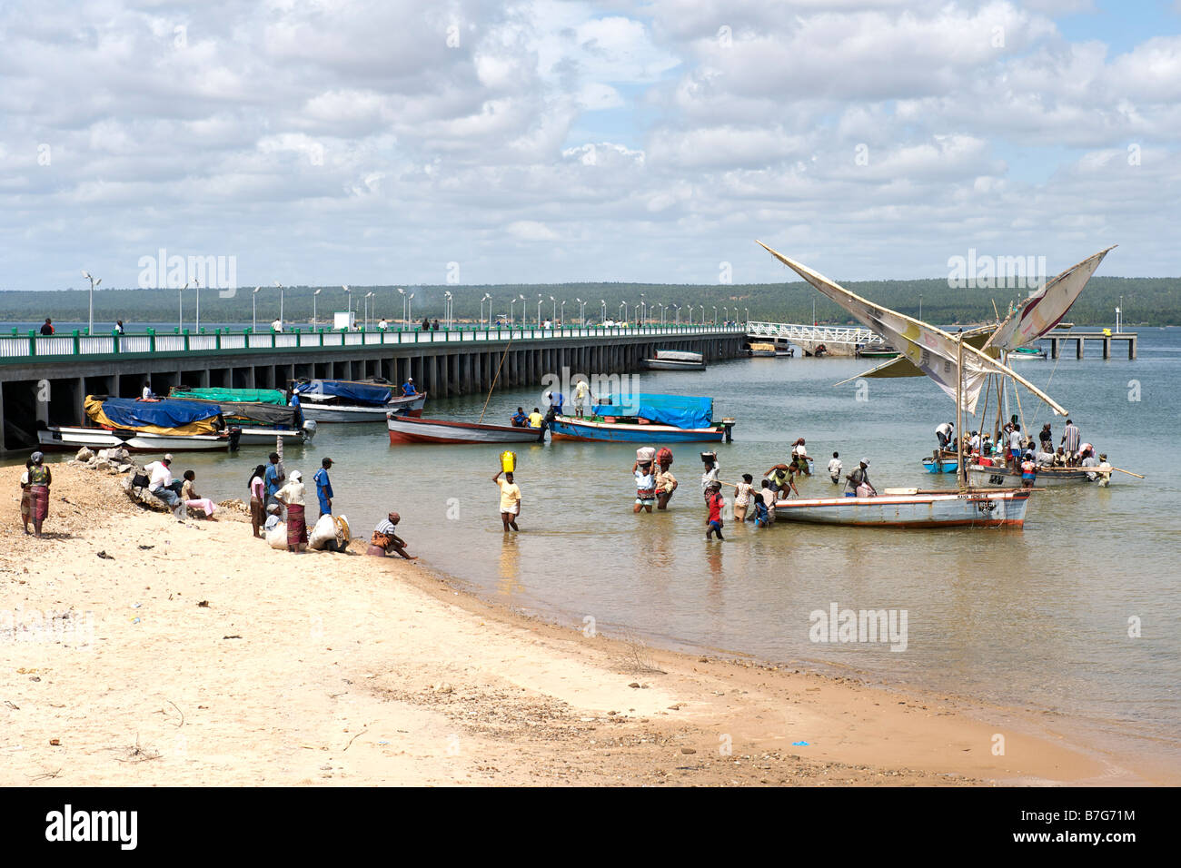 View of dhows along the pier in the Mozambican town of Inhambane Stock ...