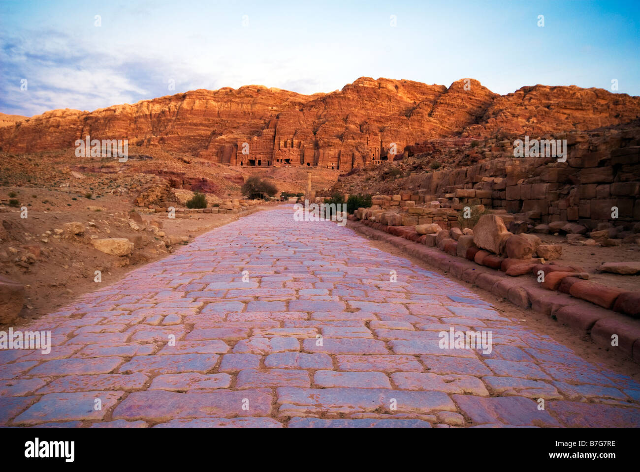 Colonade street Petra Jordan Stock Photo - Alamy