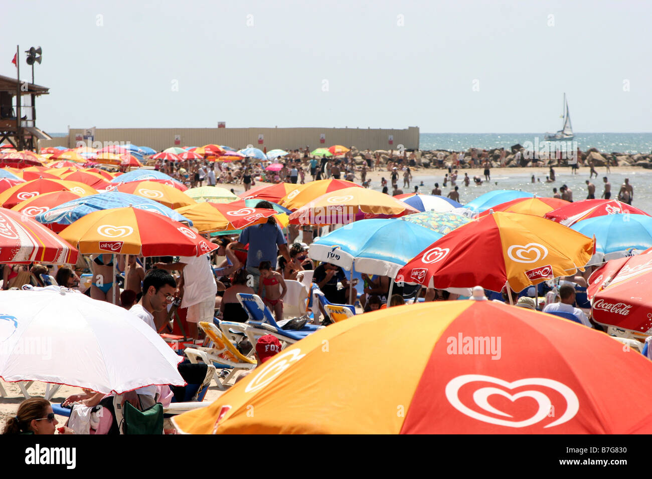 Israel Tel Aviv the crowds on the beach Stock Photo - Alamy