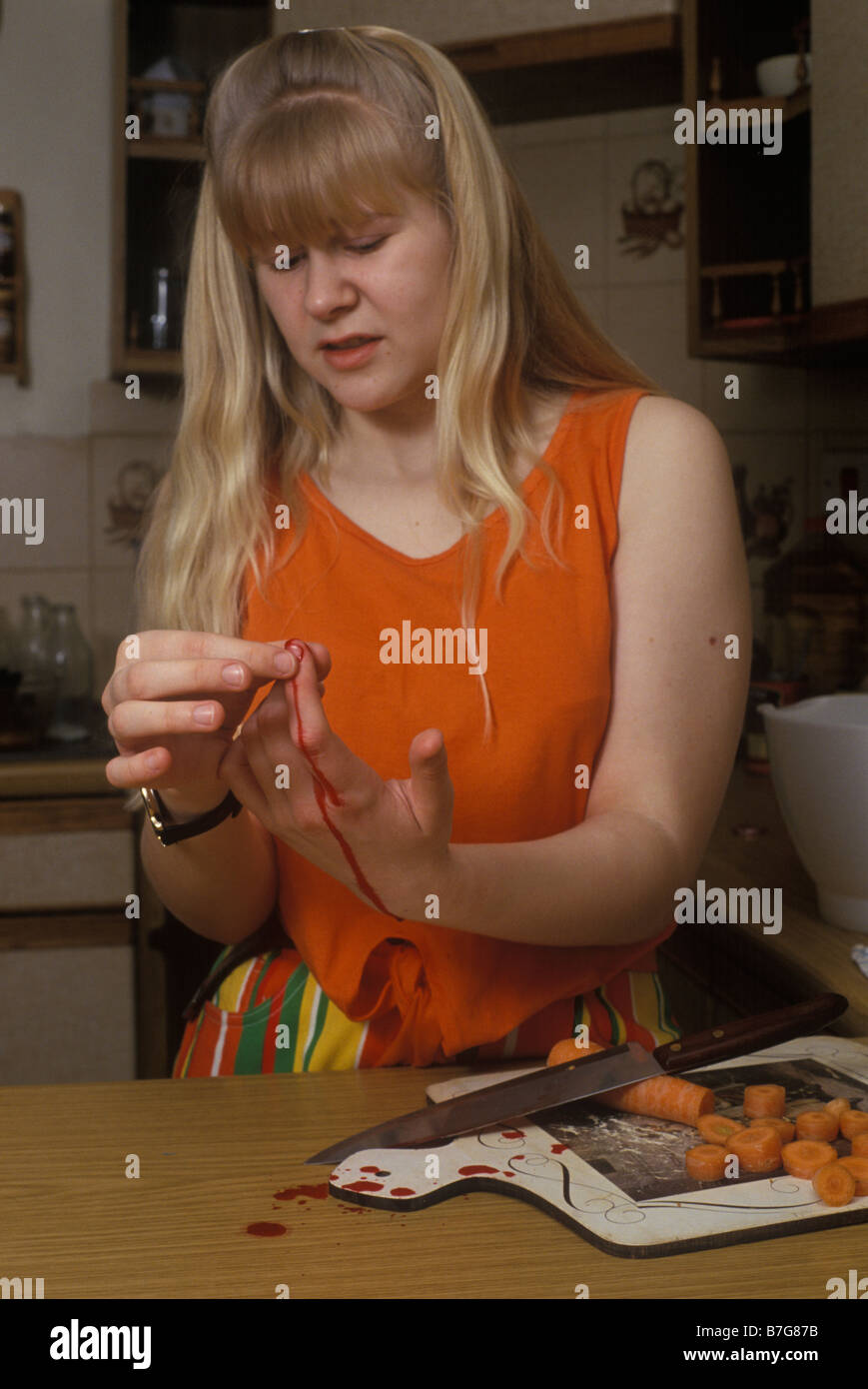 Woman cuts carrots on cutting hi-res stock photography and images - Alamy