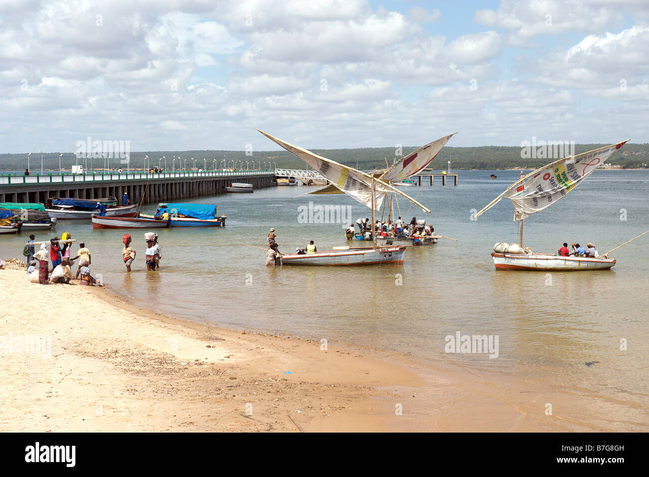 View of dhows along the pier in the Mozambican town of Inhambane Stock ...