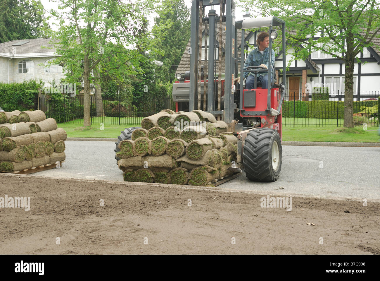 Turf delivery hi-res stock photography and images - Alamy