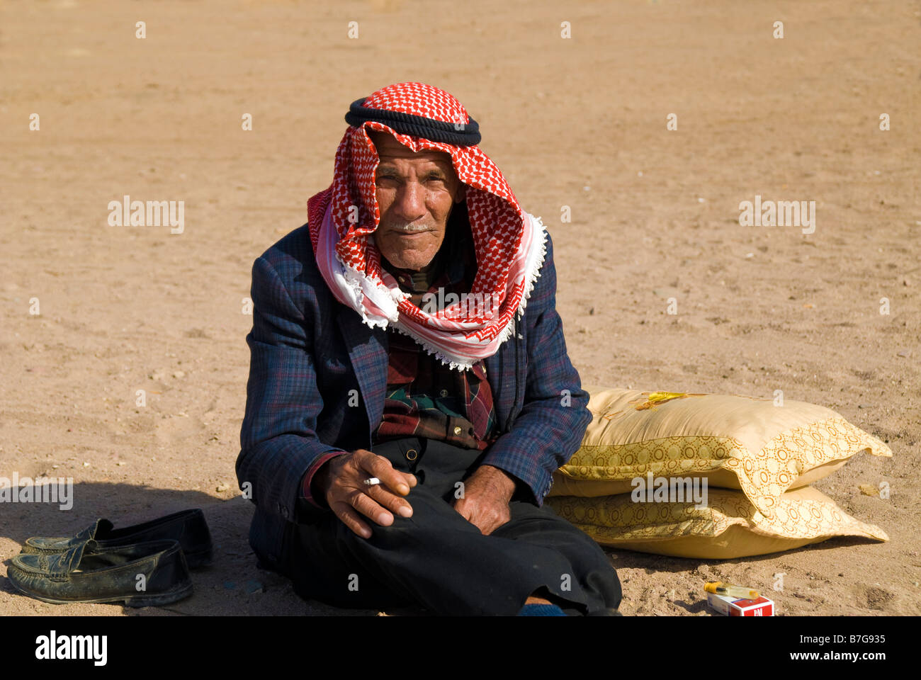 Bedouin clothes hi-res stock photography and images - Alamy