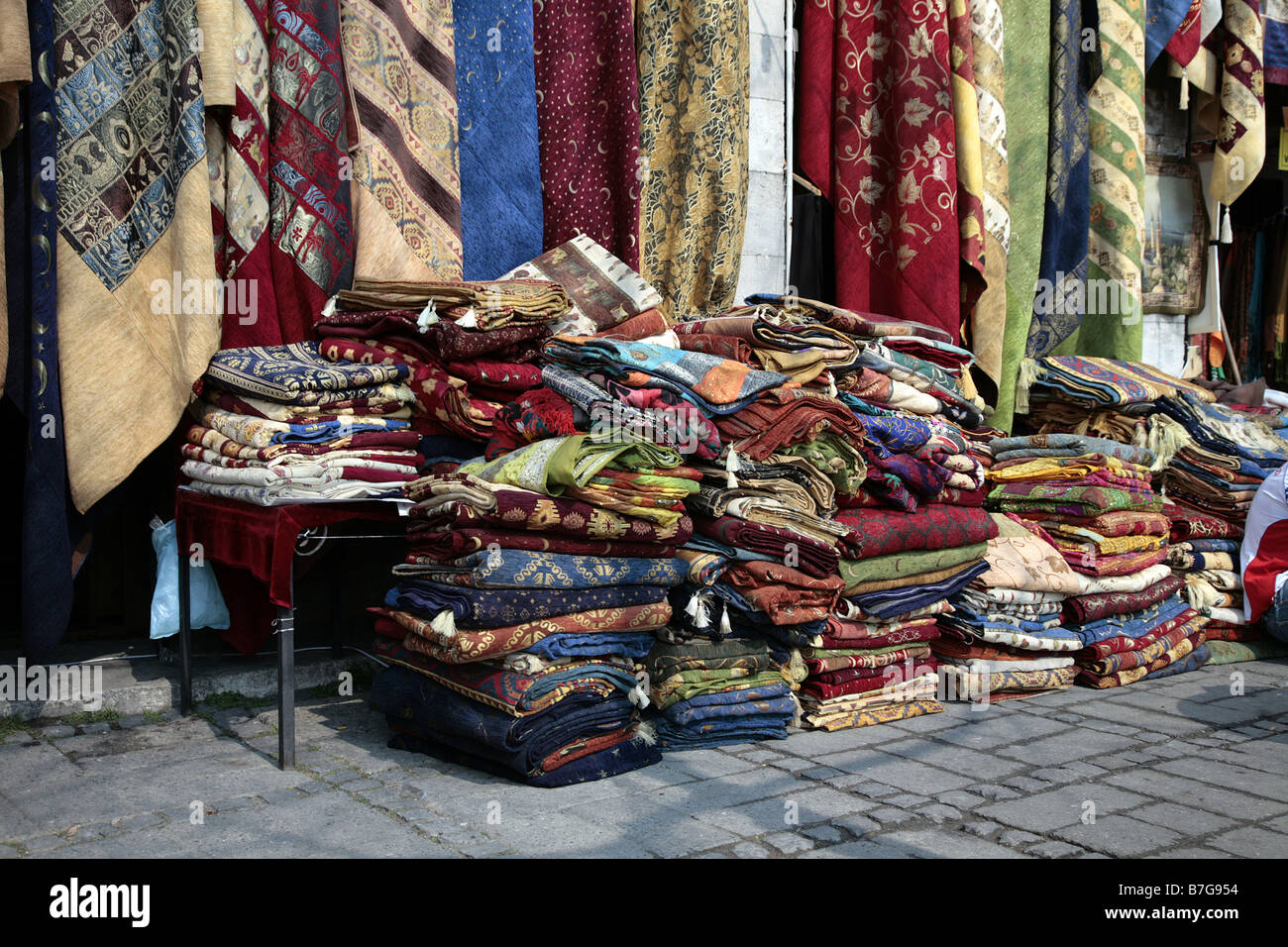RUGS & CARPETS STALL ISTANBUL TURKEY SULTANAHMET ISTANBUL TURKEY 04 ...