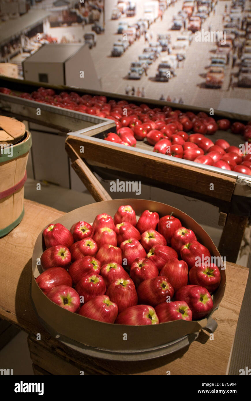 Apple harvesting equipment hi-res stock photography and images - Alamy