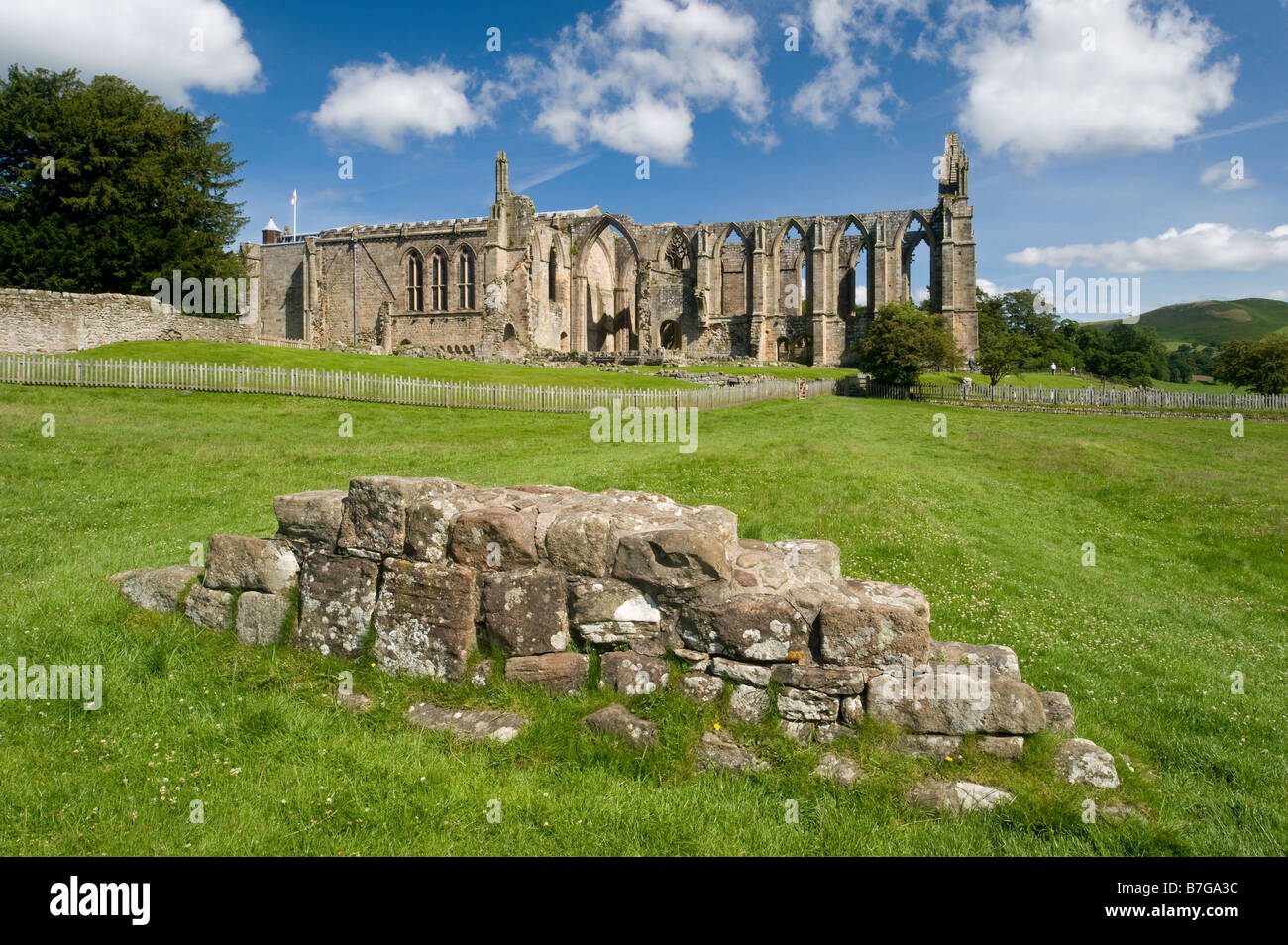 12th century or c12 medieval monastic ruins hi-res stock photography ...