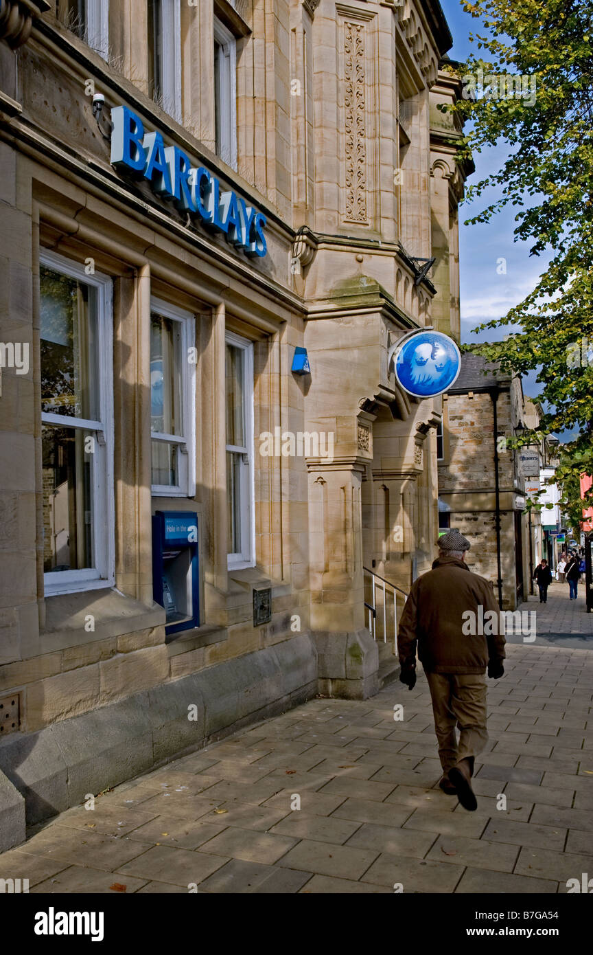 A high street branch of Barclays bank Stock Photo - Alamy