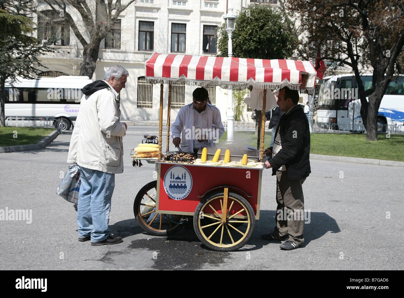 Istanbul corn seller hi-res stock photography and images - Alamy