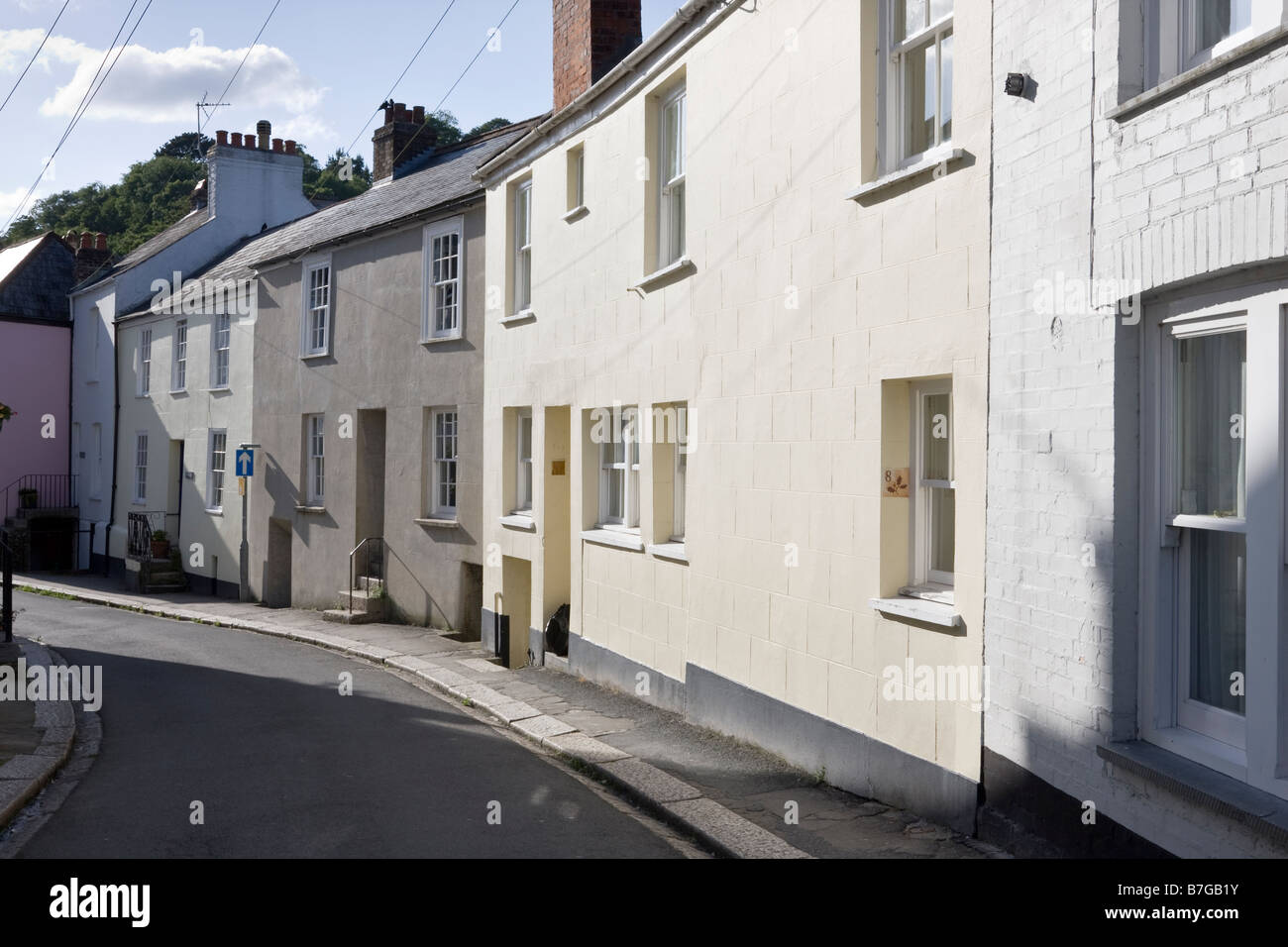 Terrace cottages on a one way street, Fowey, Cornwall Stock Photo - Alamy