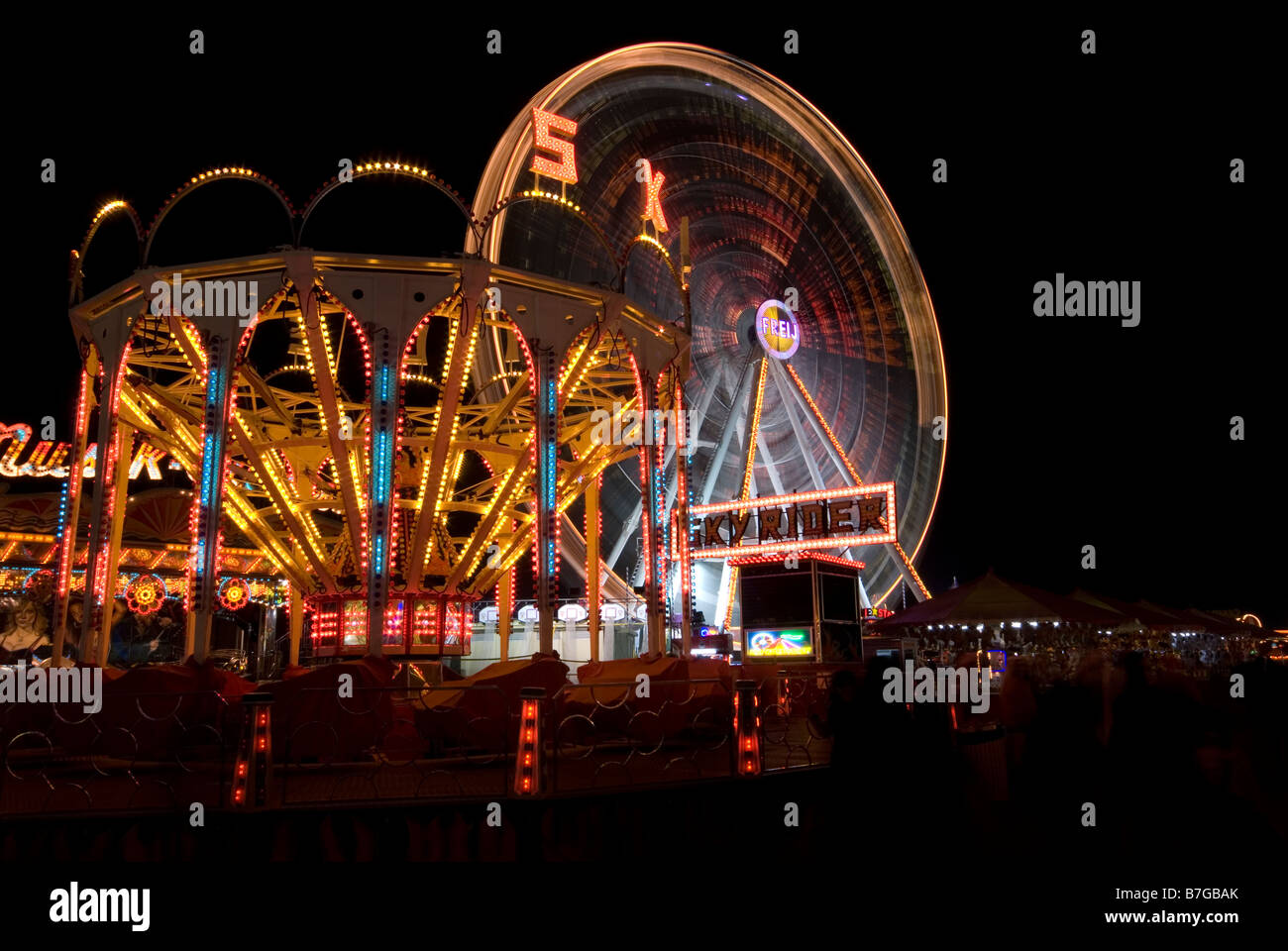 Dubai fun fair hi-res stock photography and images - Alamy