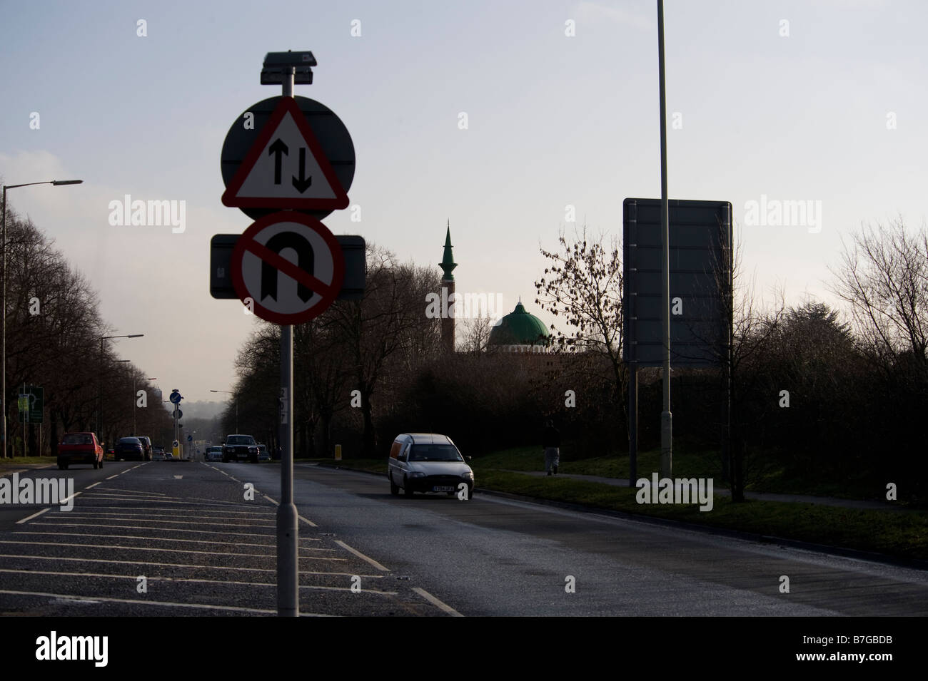 North Watford mosque with the road in the front Stock Photo - Alamy
