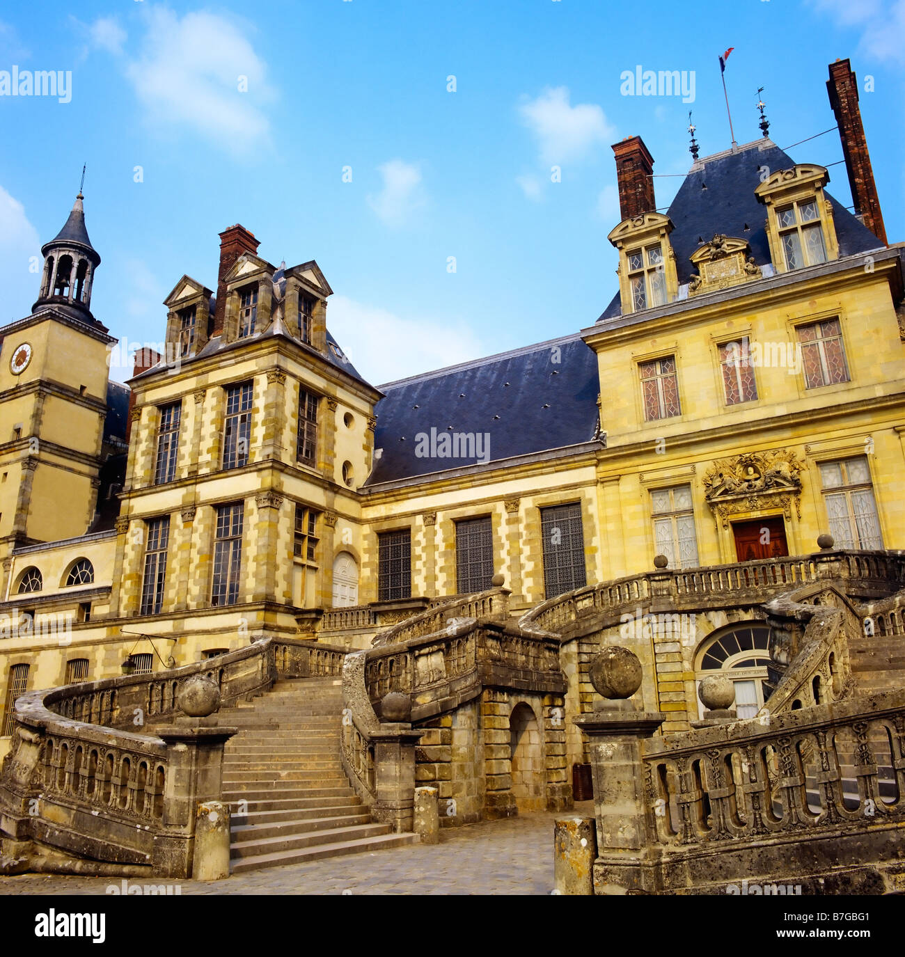 Horseshoe staircase in White Horse or Farewell courtyard Chateau de ...