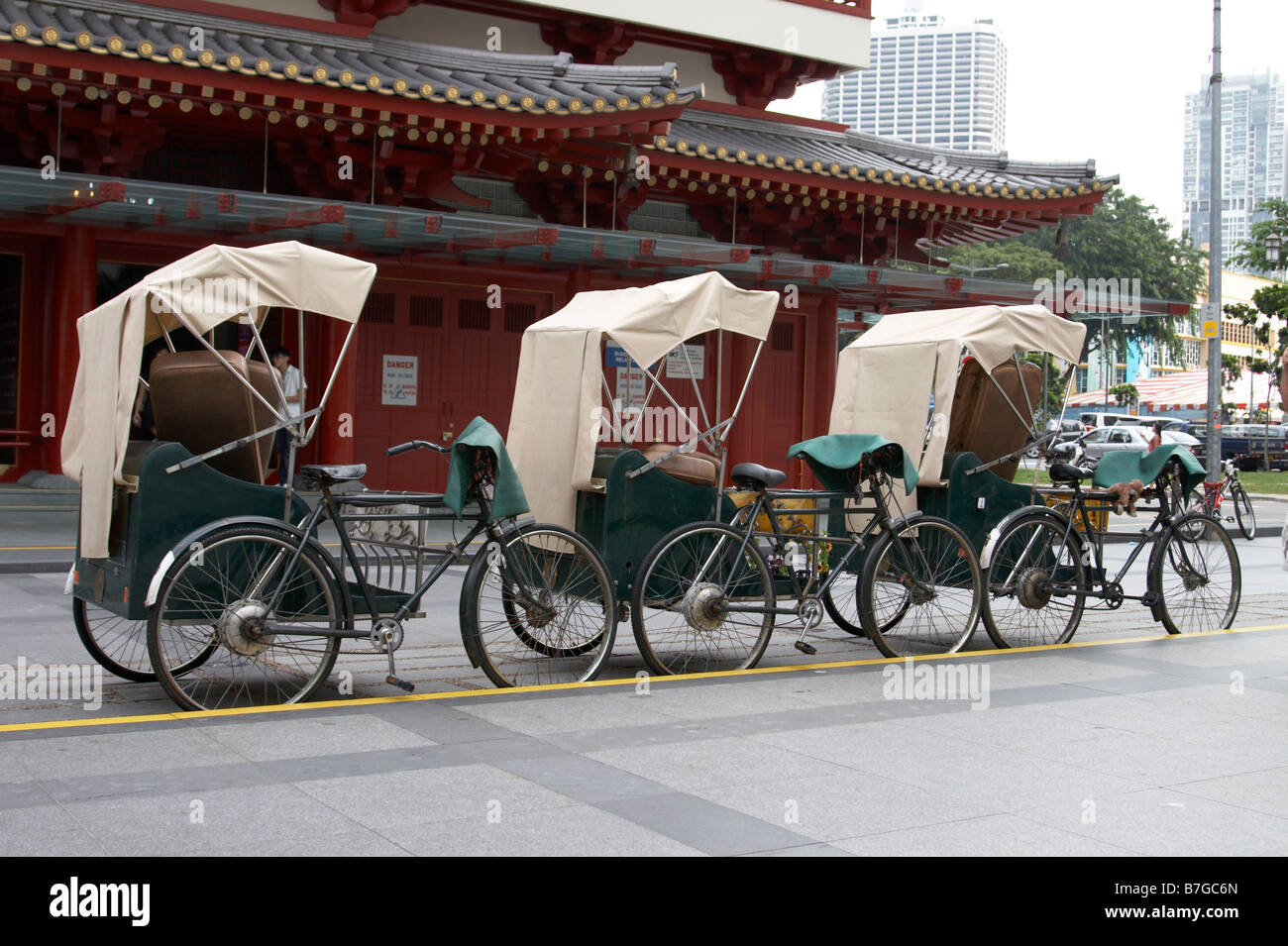 Rickshaws in Chinatown, Singapore Stock Photo - Alamy