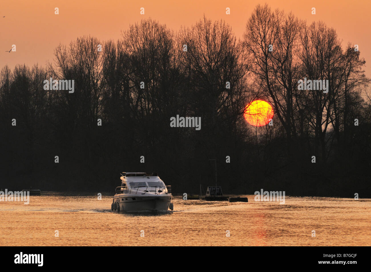 Sunsets over uk hi-res stock photography and images - Alamy