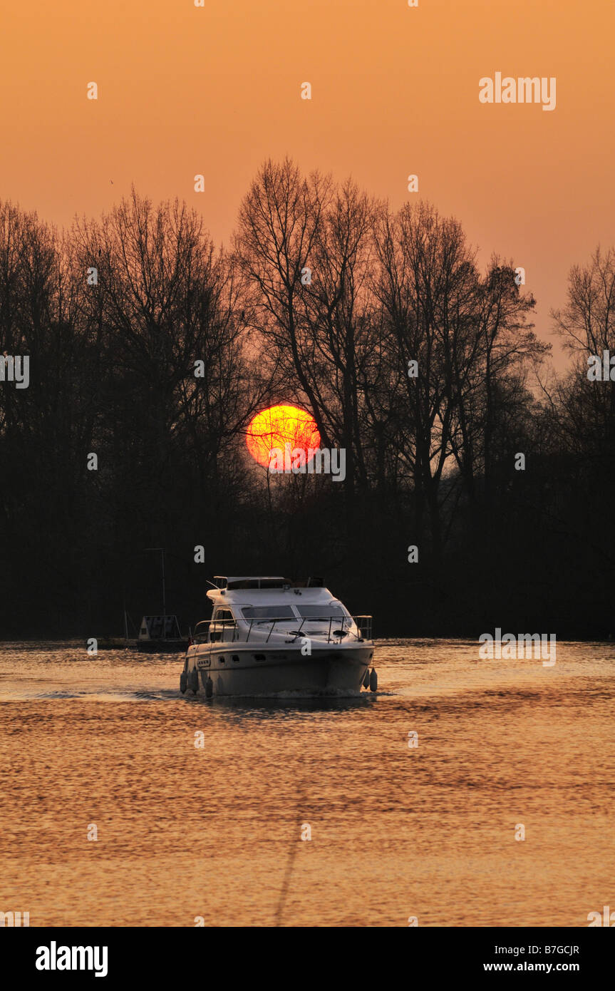 Winter sun uk landscape hi-res stock photography and images - Alamy