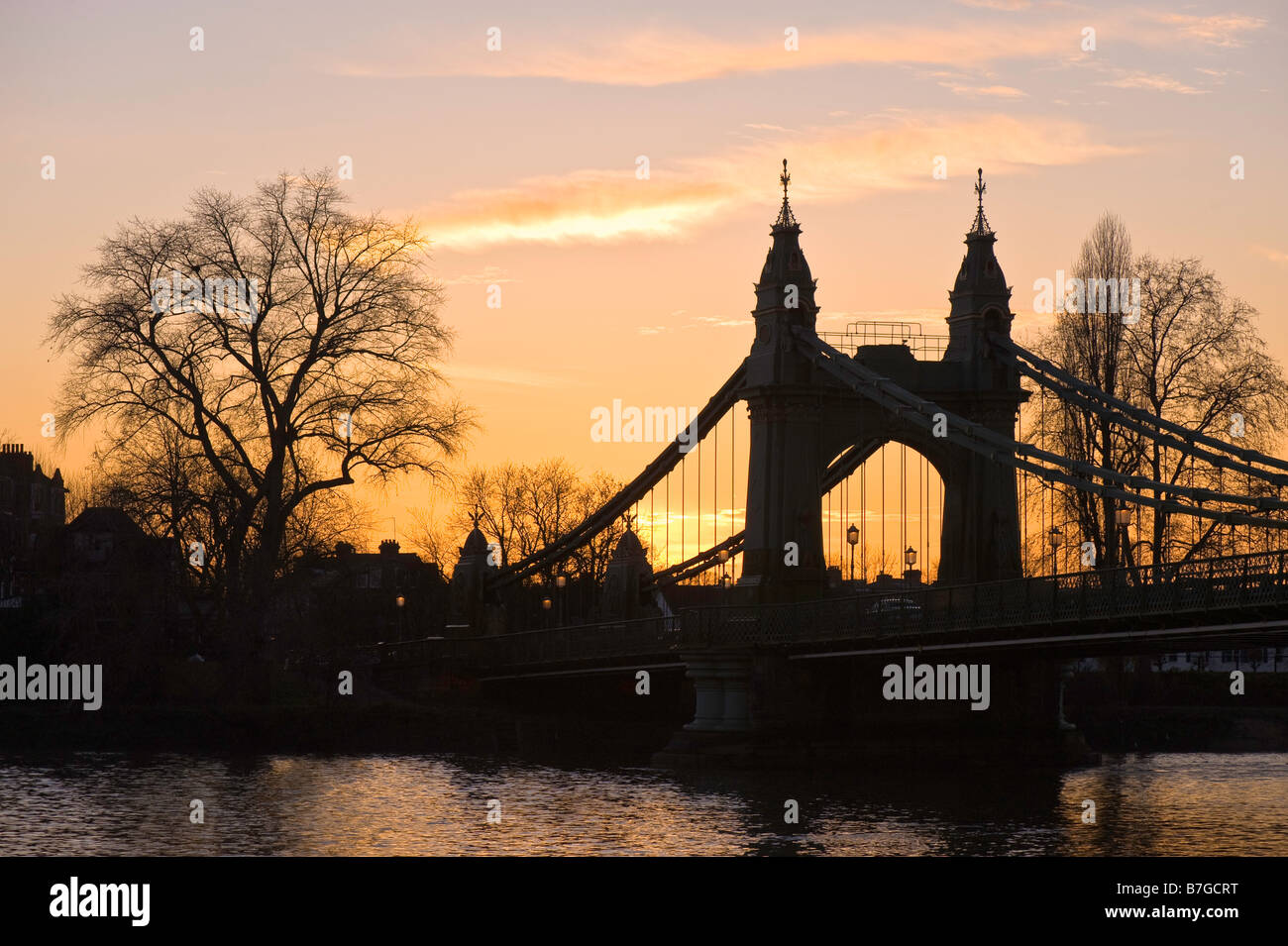 Hammersmith bridge london hi-res stock photography and images - Alamy