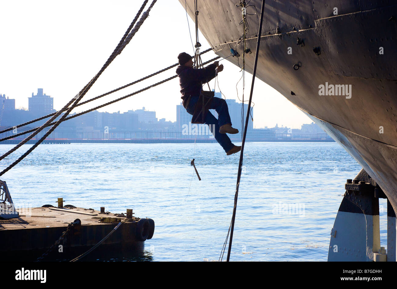 Seaport worker hi-res stock photography and images - Alamy
