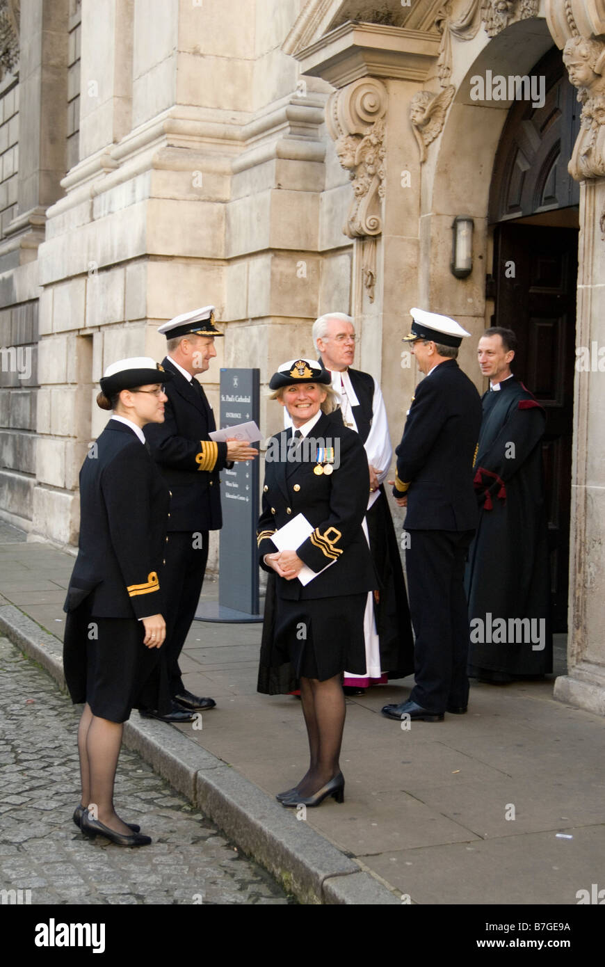 Royal navy officers hi-res stock photography and images - Alamy