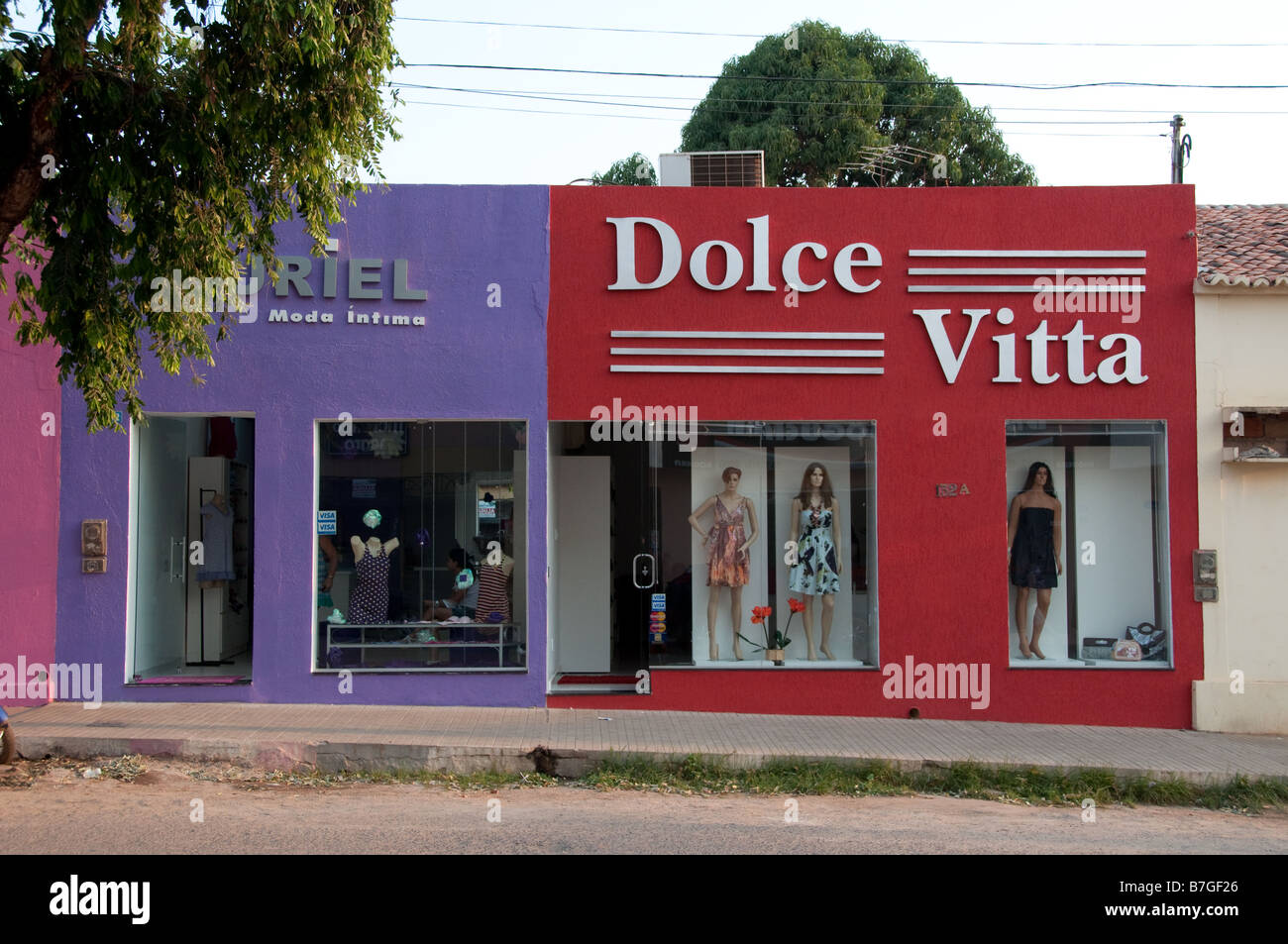 Womens shops hi-res stock photography and images - Alamy