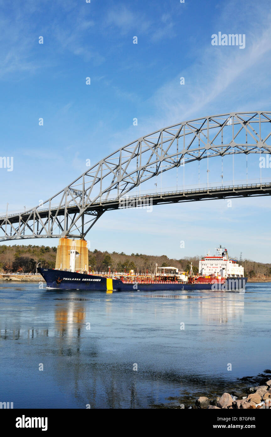 Ships in cape cod canal hi-res stock photography and images - Alamy