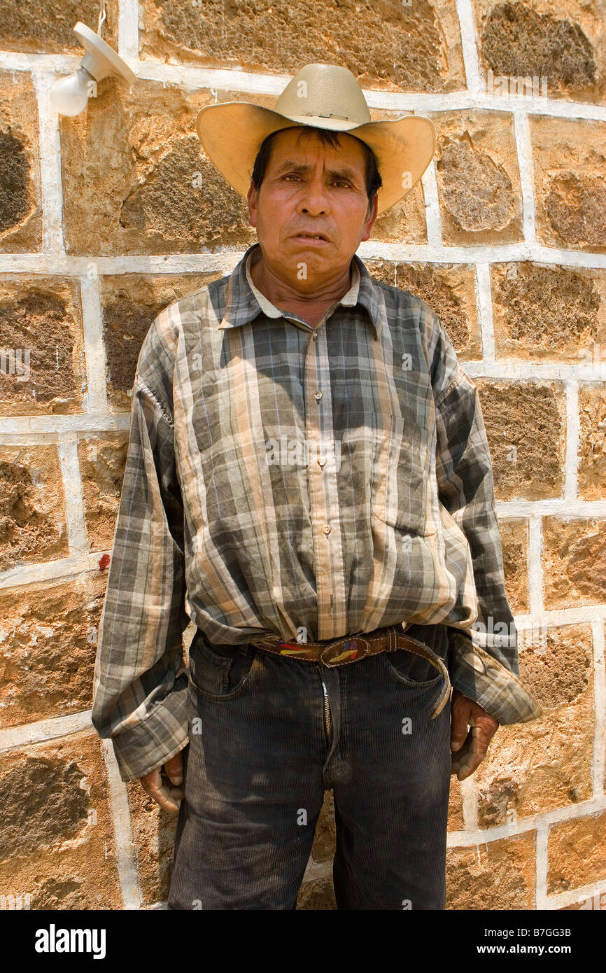 Hombre guatemalteco hi-res stock photography and images - Alamy
