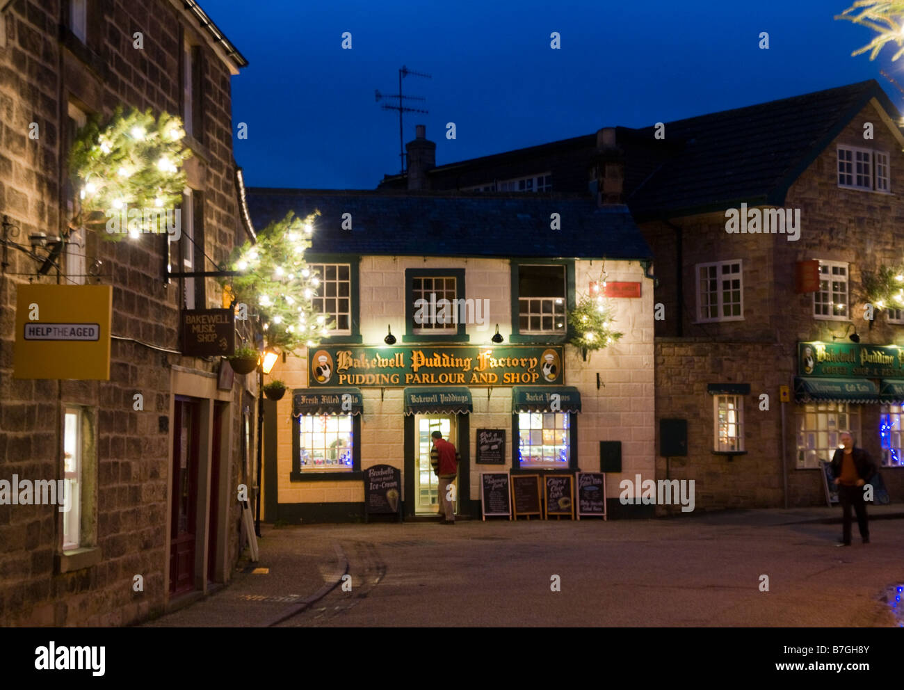 Bakewell village taken at night during Christmas Derbyshire Peak ...