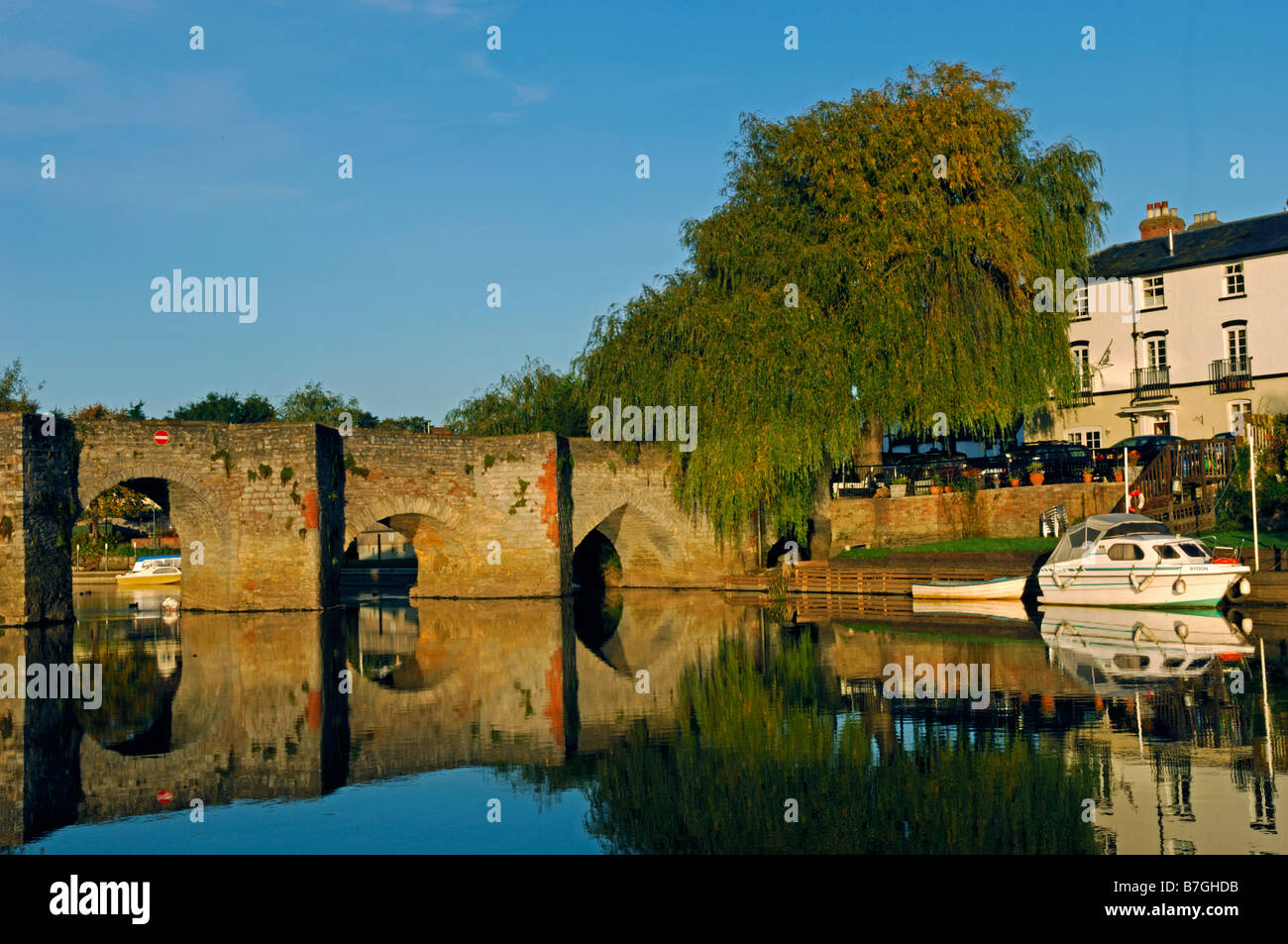 Bridge over the River Avon at Bidford on Avon Warwickshire England ...