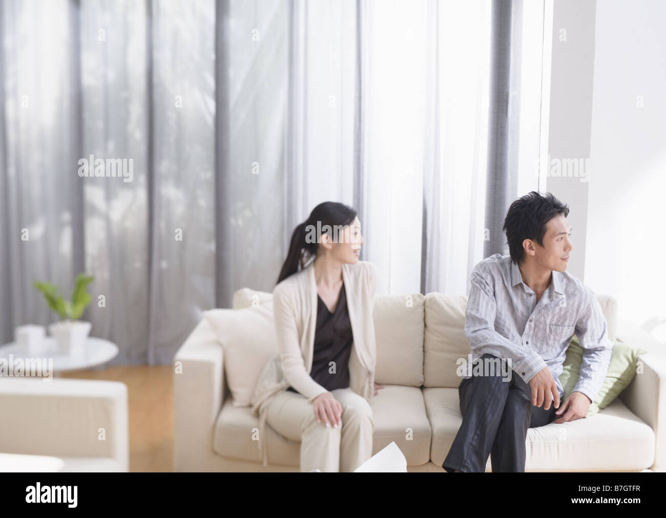 Couple in living room Stock Photo - Alamy