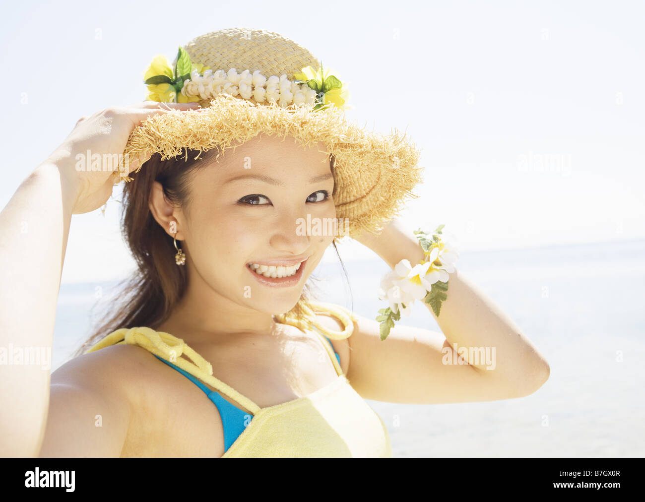 Woman wearing straw hat Stock Photo - Alamy