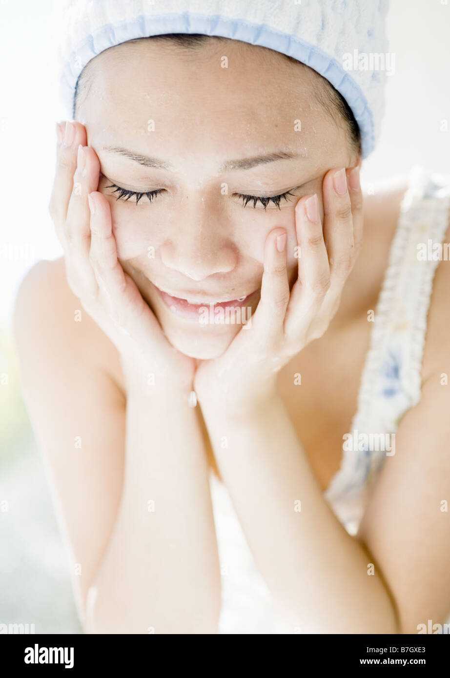 Wash ones face hi-res stock photography and images - Alamy