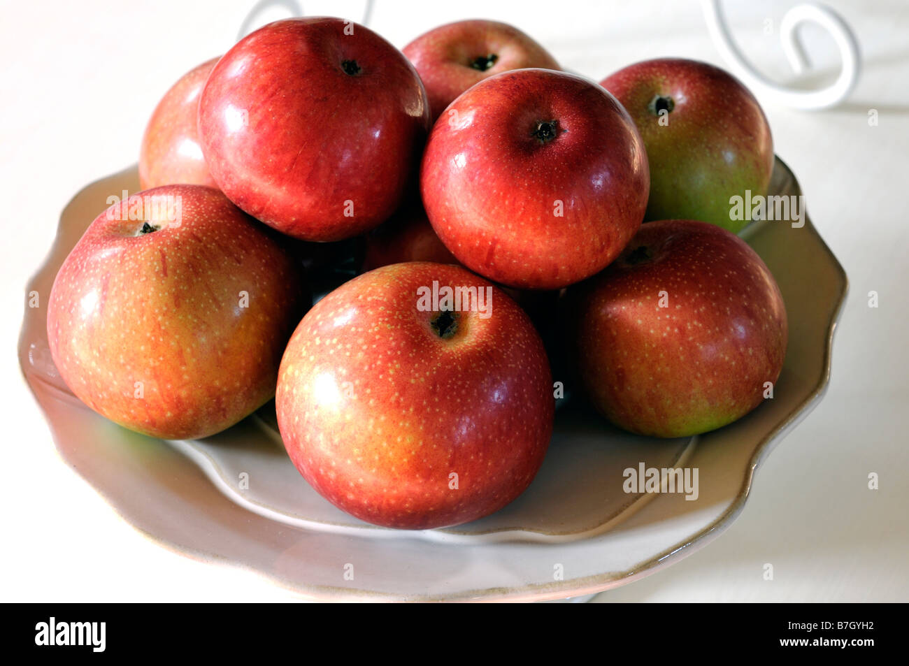 A bowl of red apples Stock Photo - Alamy