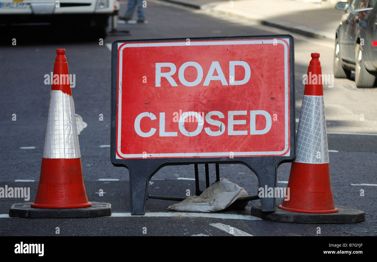 Traffic sign closed hi-res stock photography and images - Alamy