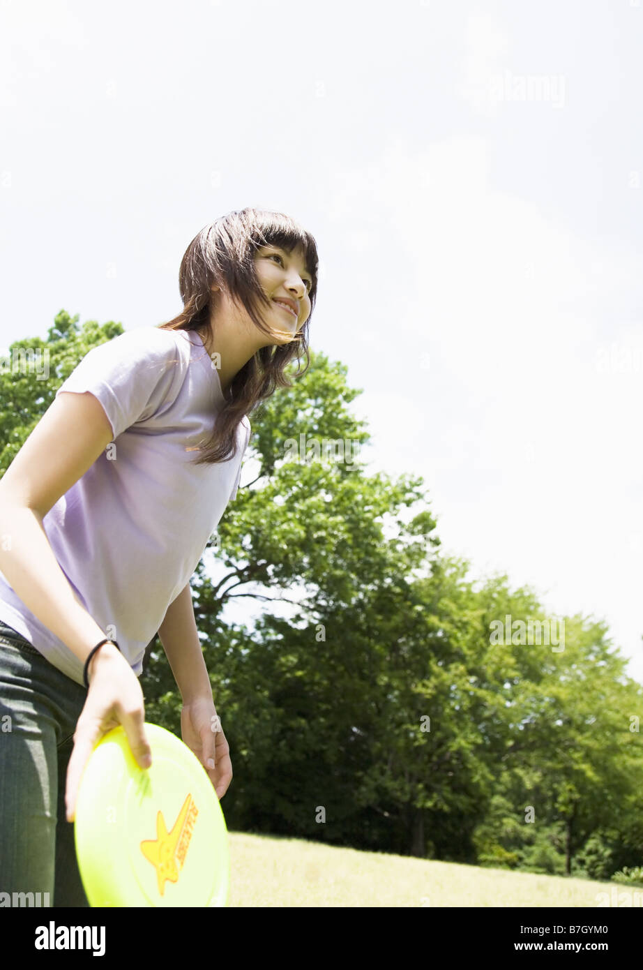Woman playing frisbee Stock Photo - Alamy