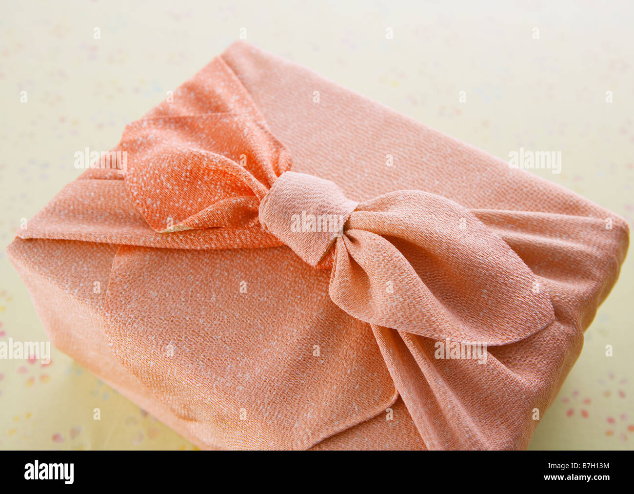 Wrapping cloth hi-res stock photography and images - Alamy