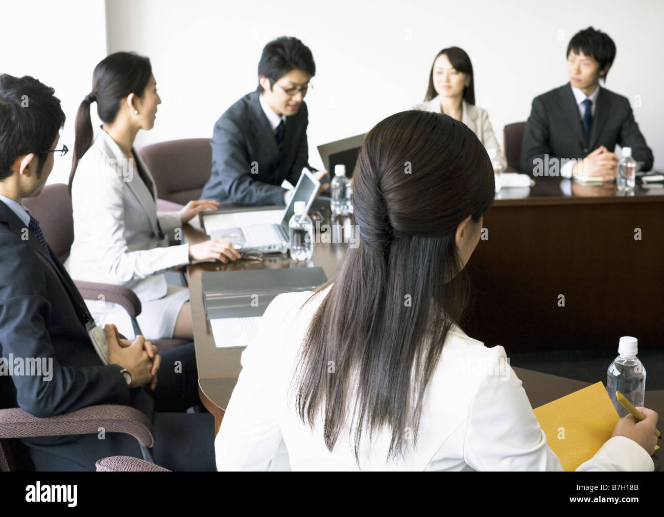 Six people conversation hi-res stock photography and images - Alamy