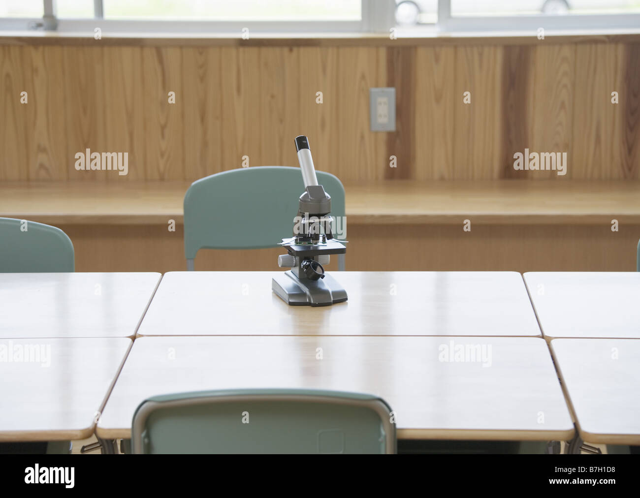 Microscope in the classroom Stock Photo - Alamy