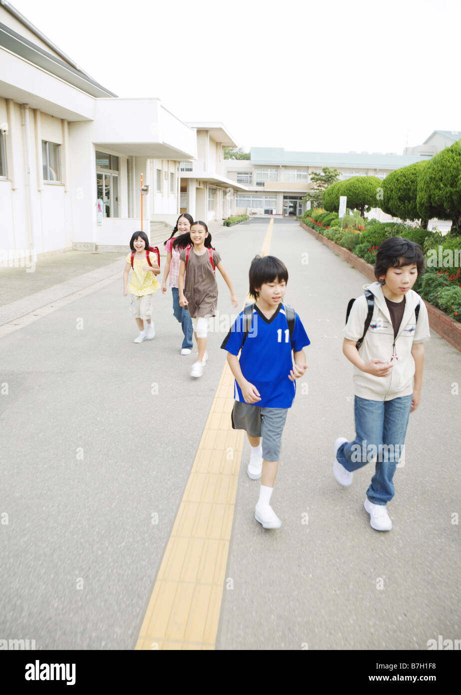 Elementary school students commute Stock Photo - Alamy